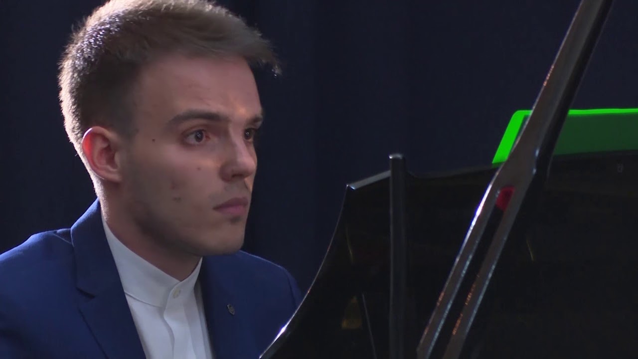 Johan MUKA: Koncerti i plotë pianistik “Univers mbi Tastierë” - YouTube