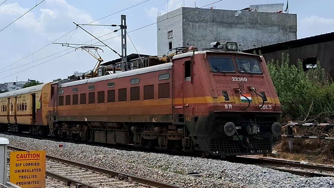 WAP4 Sound Horn 16354 Nagercoil - Kacheguda Express Via Gooty - YouTube