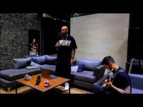 Pollo Y Conejo En (Vivo) Transmisión desde casa Cartel de Santa