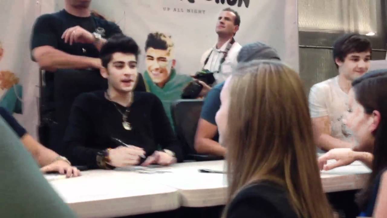 One Direction CD Signing - Mall of America 3/25/12 - YouTube