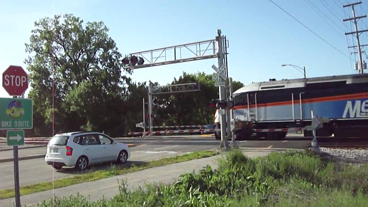 Metra at Itasca/Better quality - YouTube