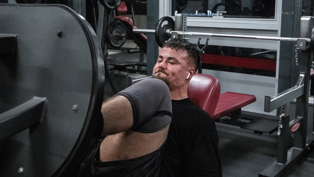 HEAVY LEG DAY | 200KG HACK SQUAT - YouTube