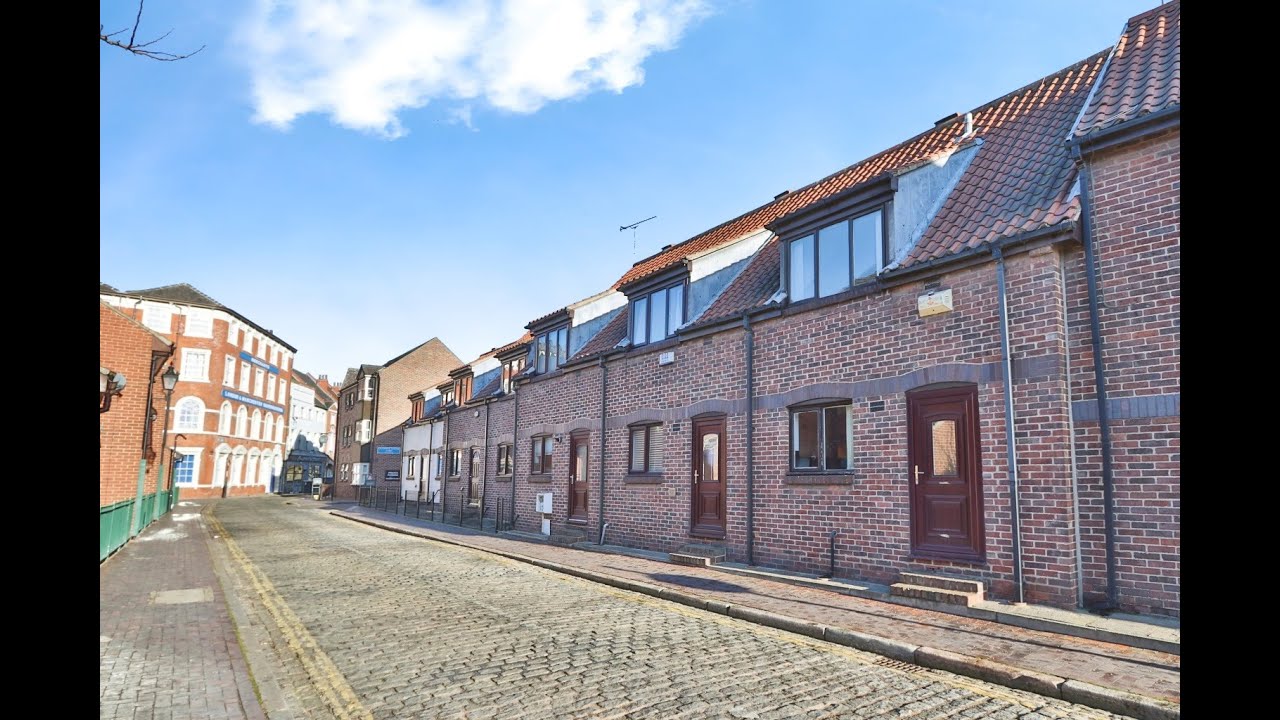 Grammar School Yard, Fish Street, Hull, HU1 1SE - YouTube