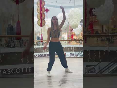 LISA-MONEY by Lilu #dance #dancecover #kpop #looming  #cover #money #lisa #lilu #lisamanoban