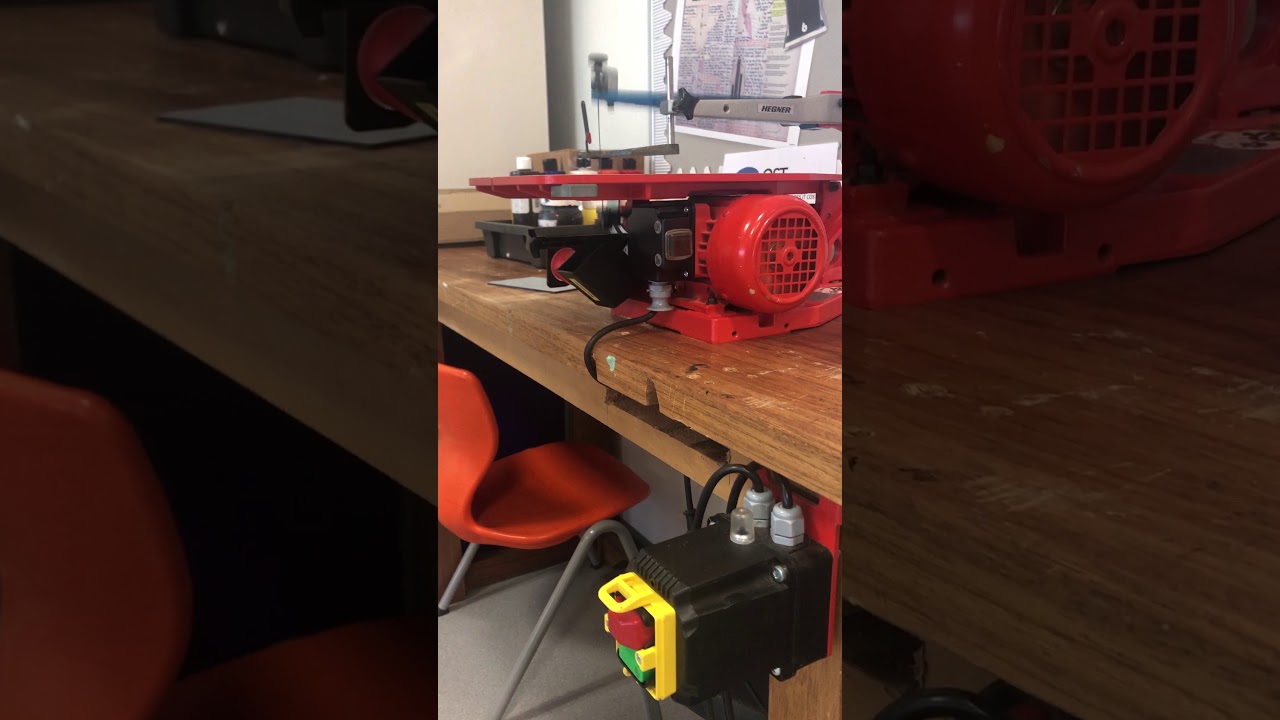How to use the Hegner Saw... - YouTube