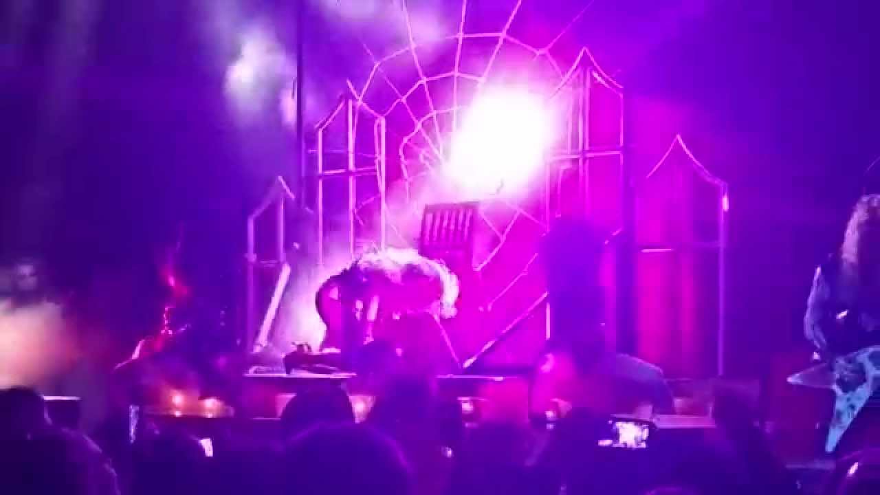 In This Moment - Closer (Live in Chicago) - YouTube