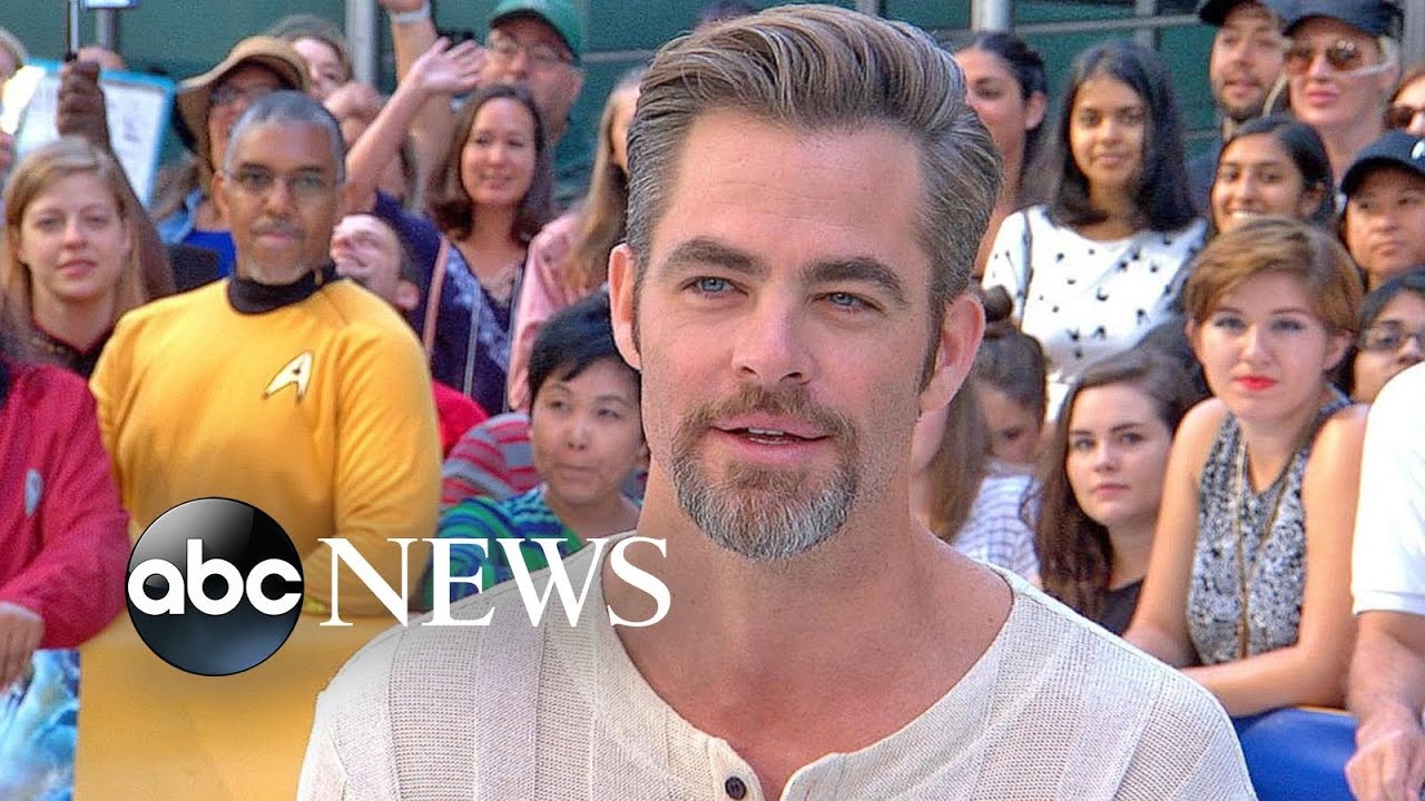 Star Trek: Beyond | Chris Pine Interview - YouTube