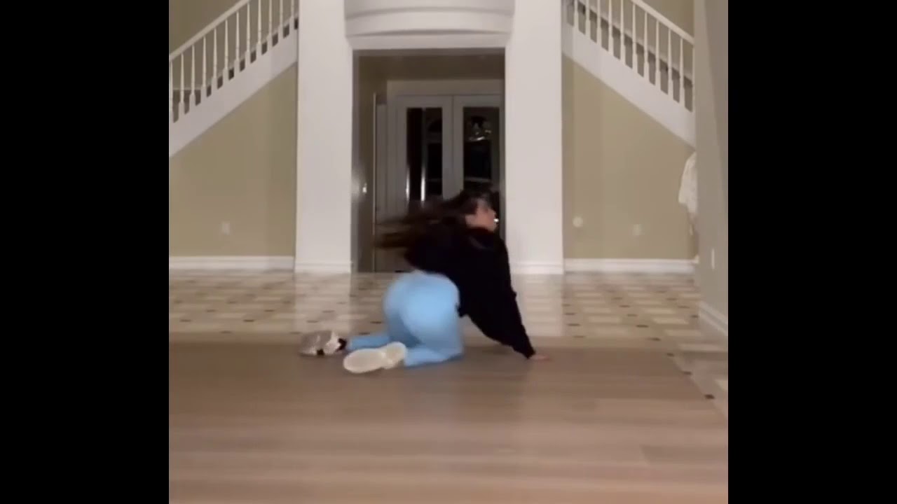 Addison Rae TWERKS in Wap🍑 - YouTube