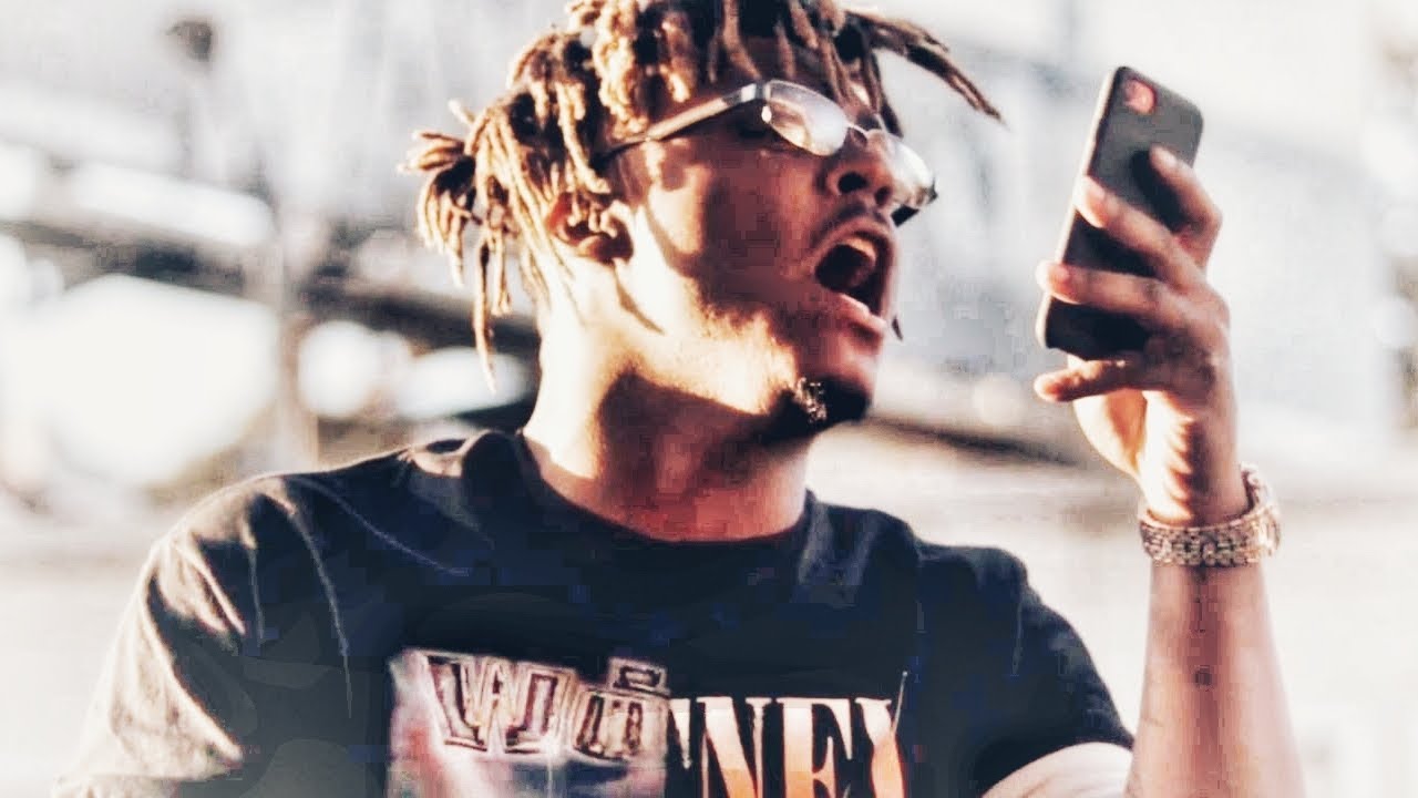 Juice WRLD listening to his music with the fans - YouTube