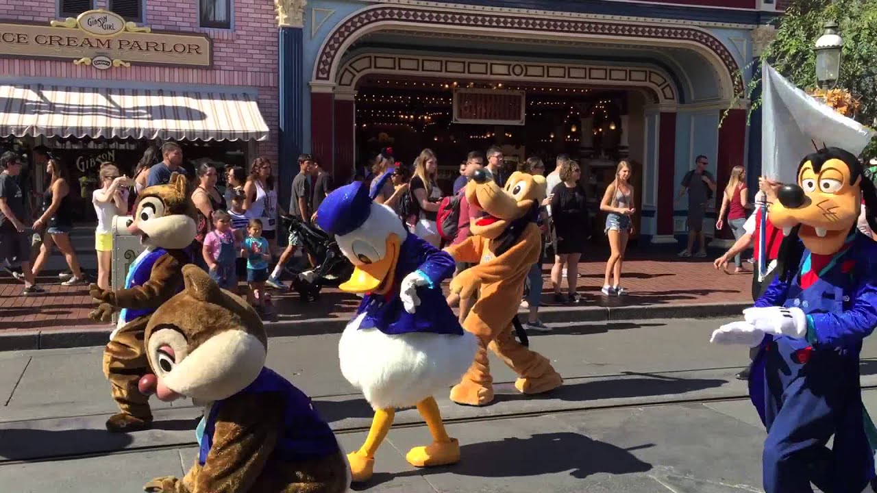 Disneyland MainStreet USA Marching Band Mickey and Friends - YouTube