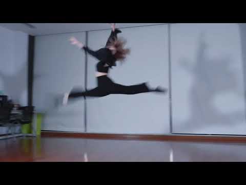 Feng Ruohang 冯若航 dances to AGA's "Wonderful U" - YouTube