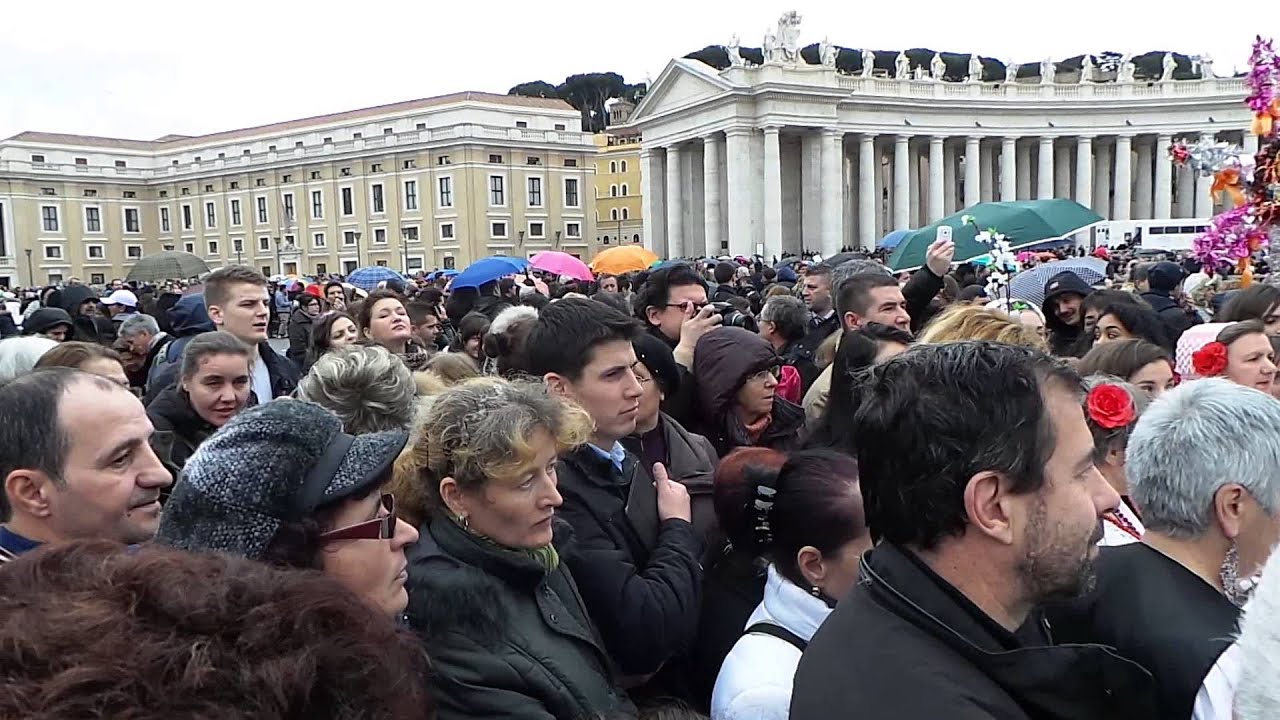 Sus la Poarta Raiului in Piata Sf. Petru - YouTube
