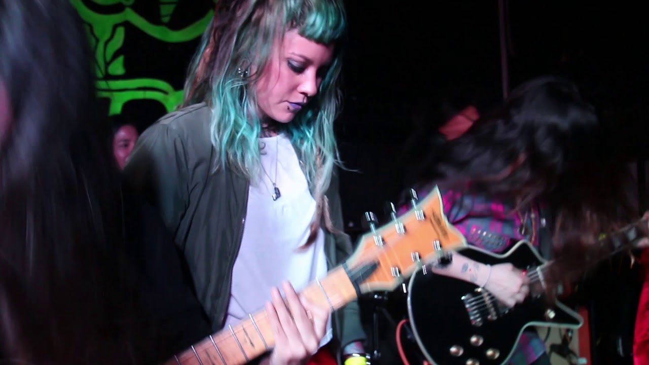 Presentación de Area 7 en el Vichama Rock Bar - YouTube