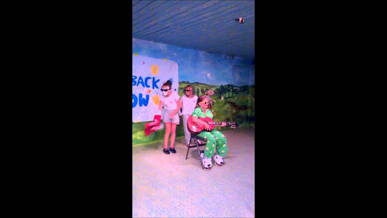 tess berends, bo lammers en dewi zeevalk als bruno mars op de twee ...