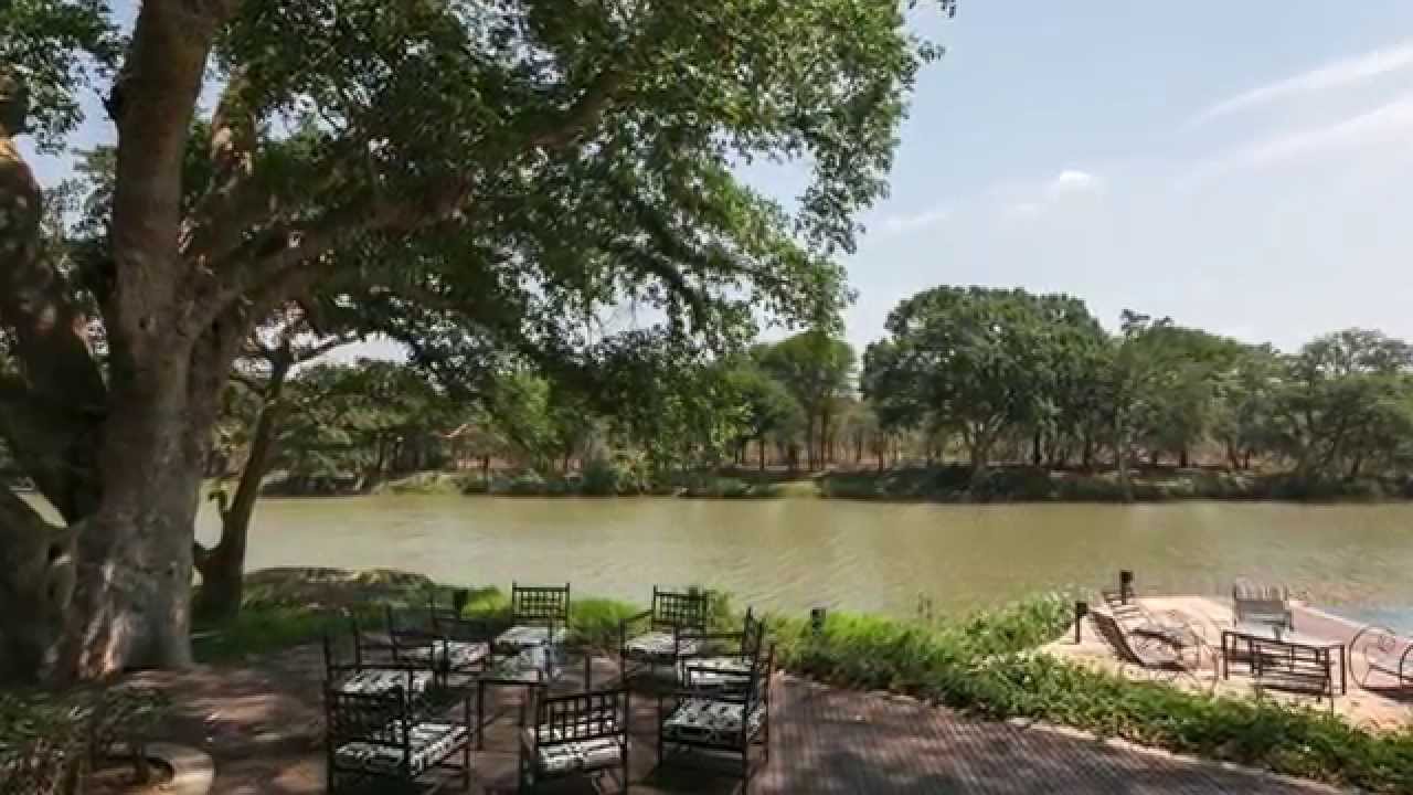 Makubu Lodge in Big 5 Marakapula Reserve - YouTube