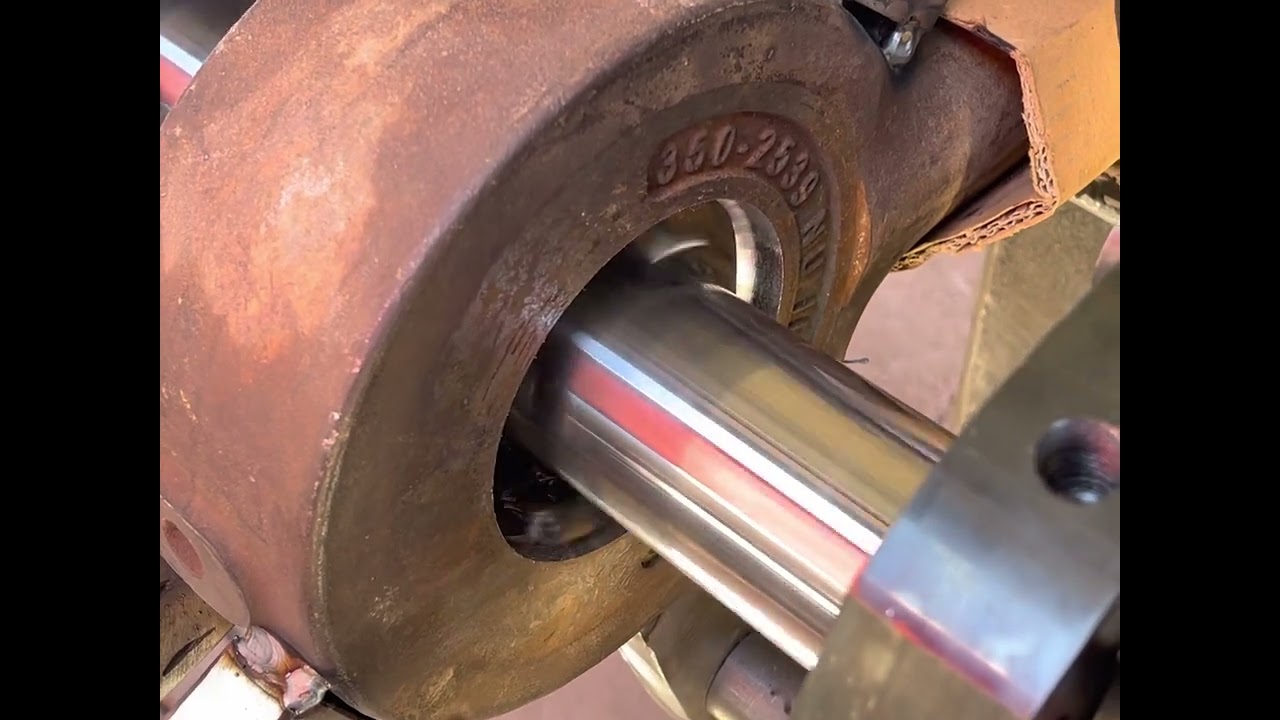 Line Boring Apron Lift Cylinder - YouTube