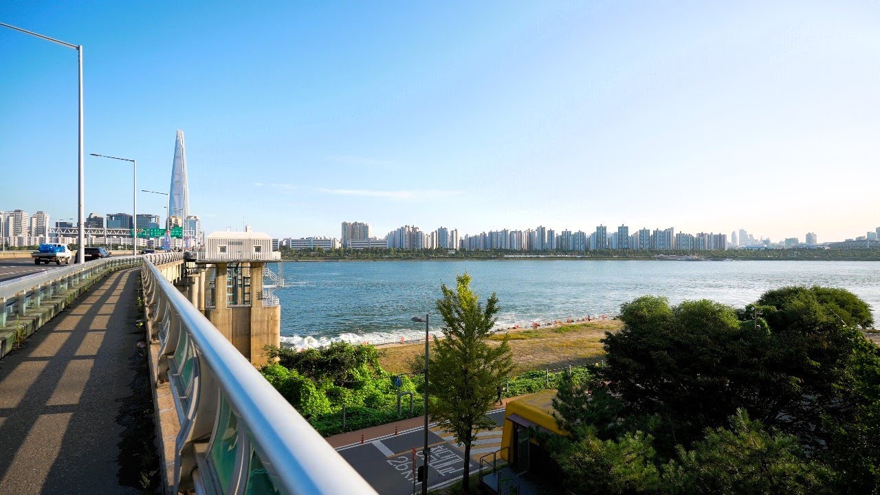 From Jamsil Station to Jamsil Bridge and Guui Station, autumn on the ...