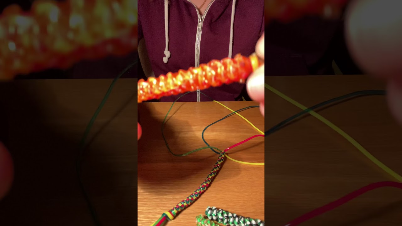 Faire un scoubidou rond (et carré) qui remonte - YouTube