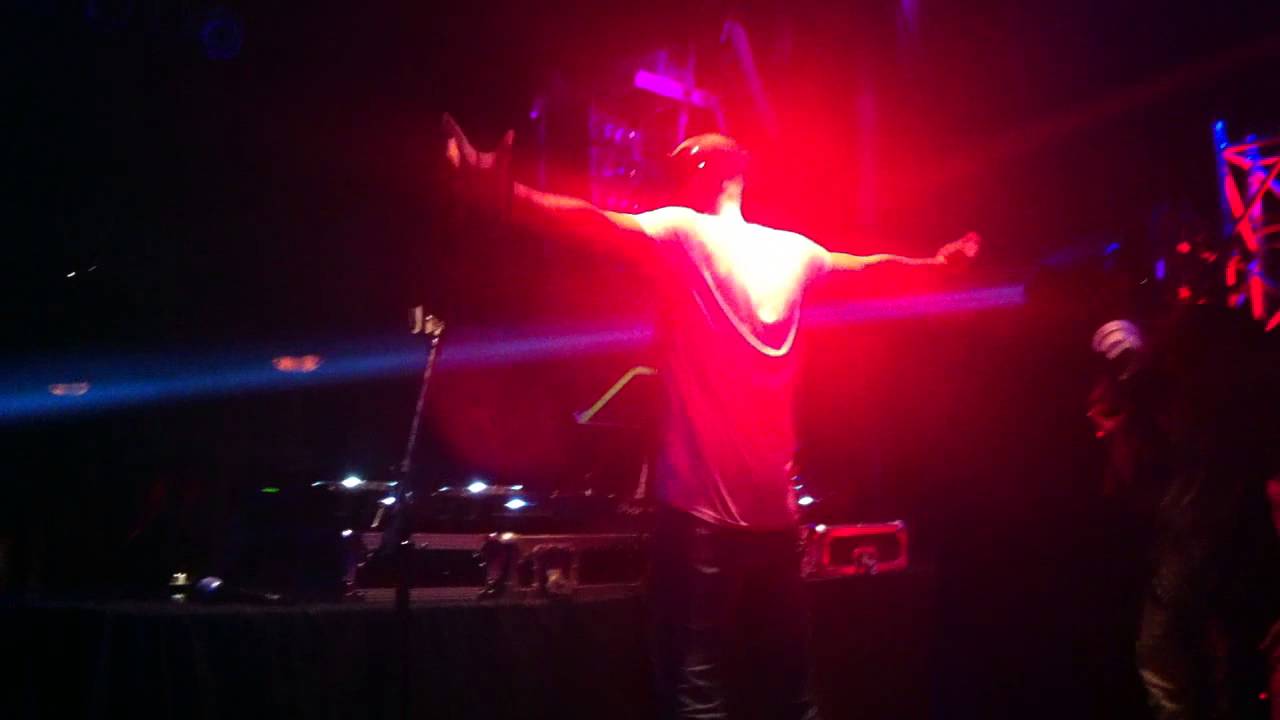 Explode Tour | Headhunterz: Colors [10.05.13] - YouTube