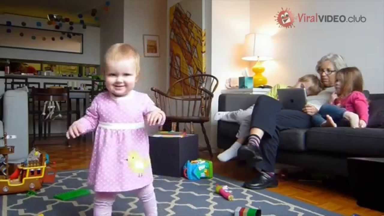 BEBE APRENDIENDO A CAMINAR - YouTube