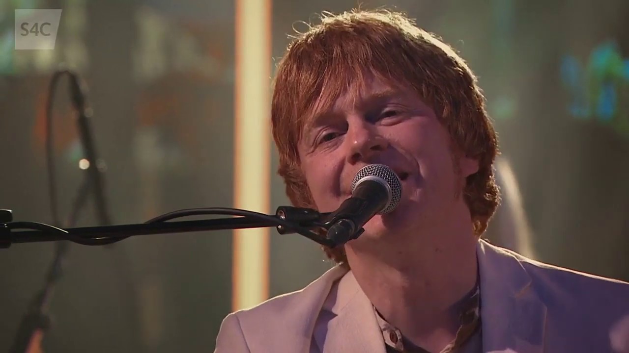 Carwyn Ellis & Rio 18 - Dant Melys | Lleisiau Eraill - YouTube