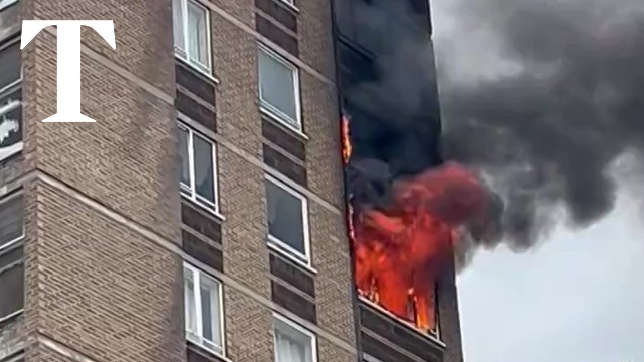 Fire breaks out at block of high-rise flats in south-east London - YouTube