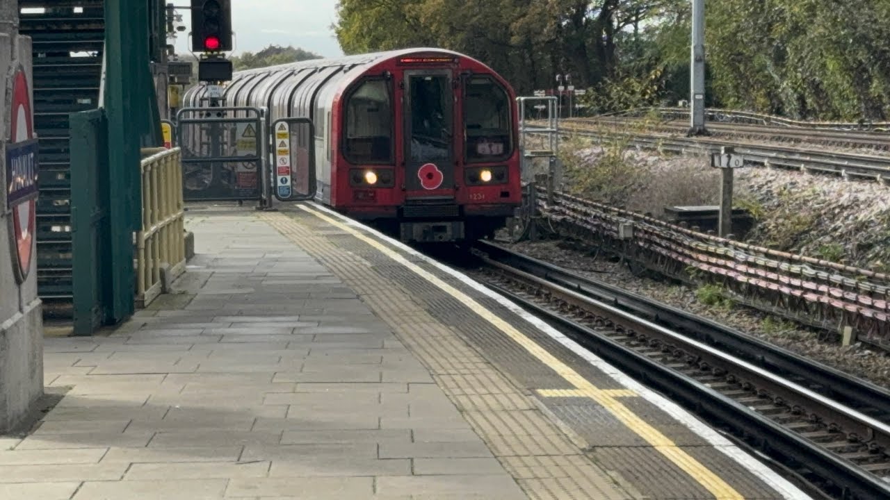 Ride the tube series Central line & District lines - YouTube