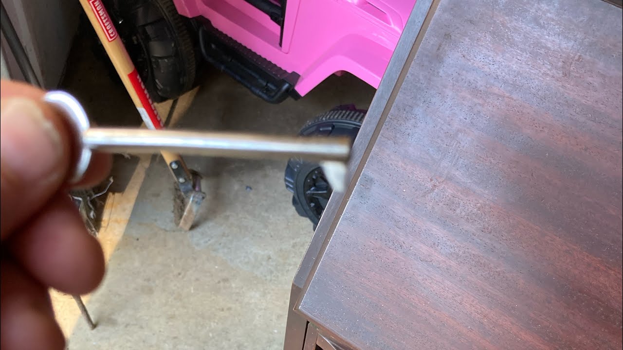 Making a key for the old mail hutch & some background Info - YouTube