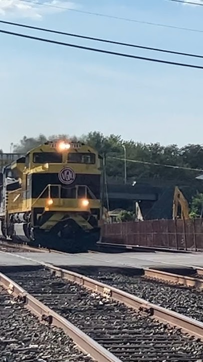 NS 1069 VIRGINIAN Heritage Unit SD70ACE Leads NS 28X in South Plainfield, NJ! 9/12/23 - YouTube