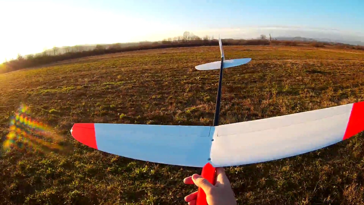 Hawk DLG 1m maiden - 123g - YouTube