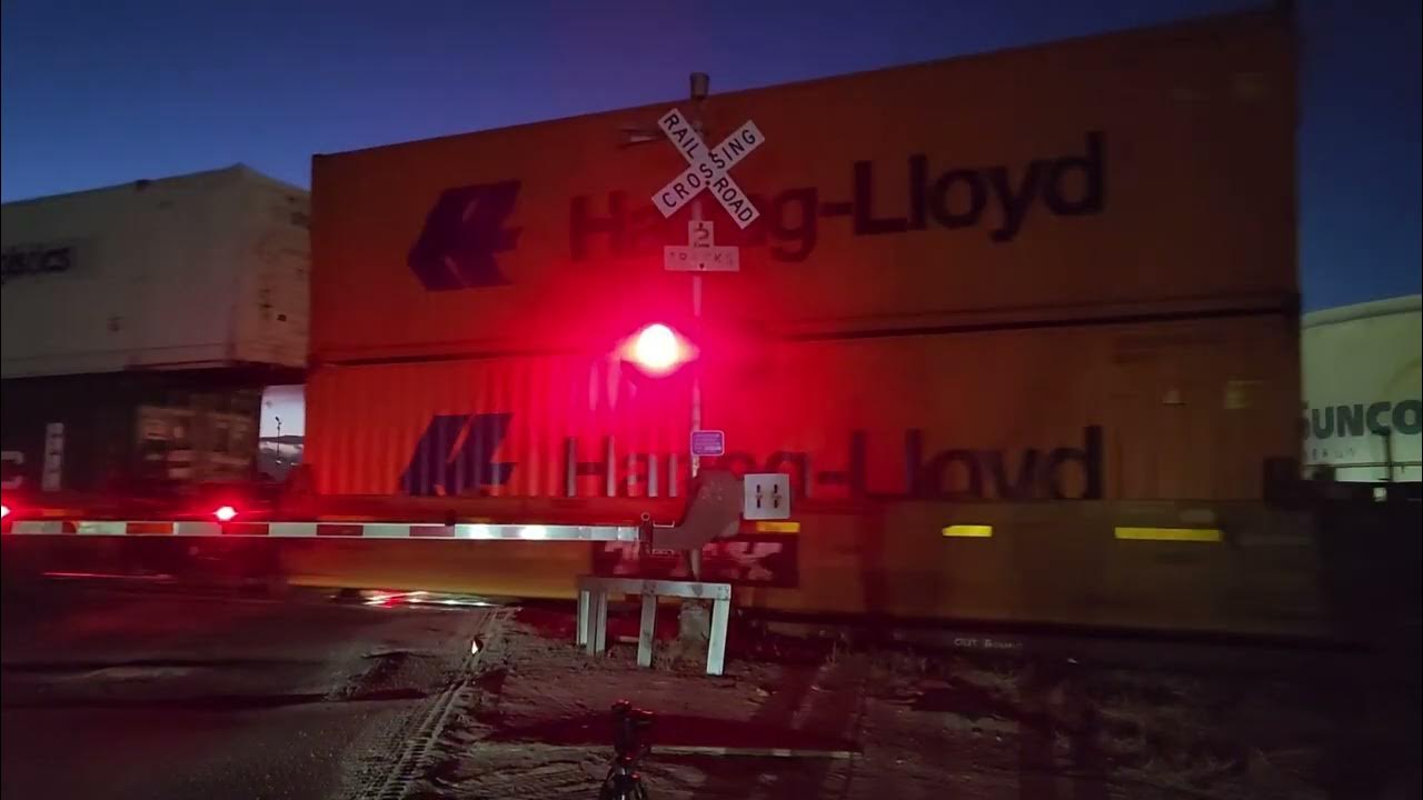 UP #5907 Leads the ZLBDV-06 into Denver st night - YouTube