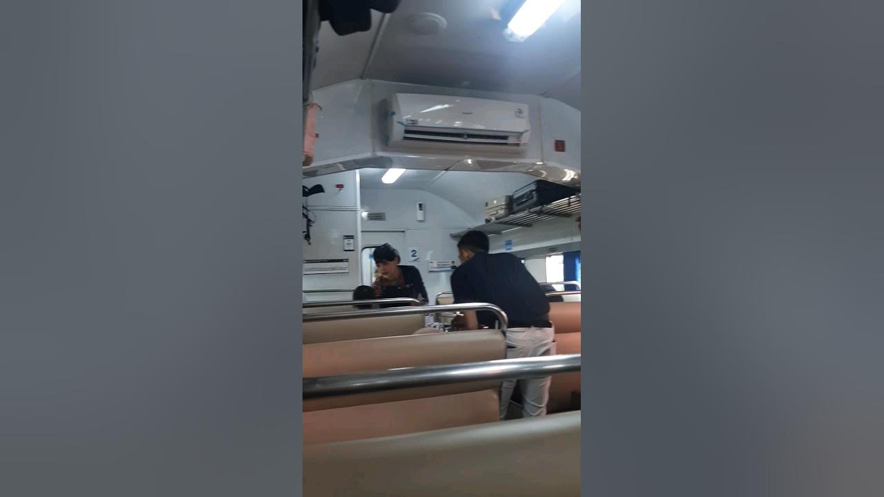 Menikmati Kuliner diatas kereta | K2 KA Logawa - YouTube