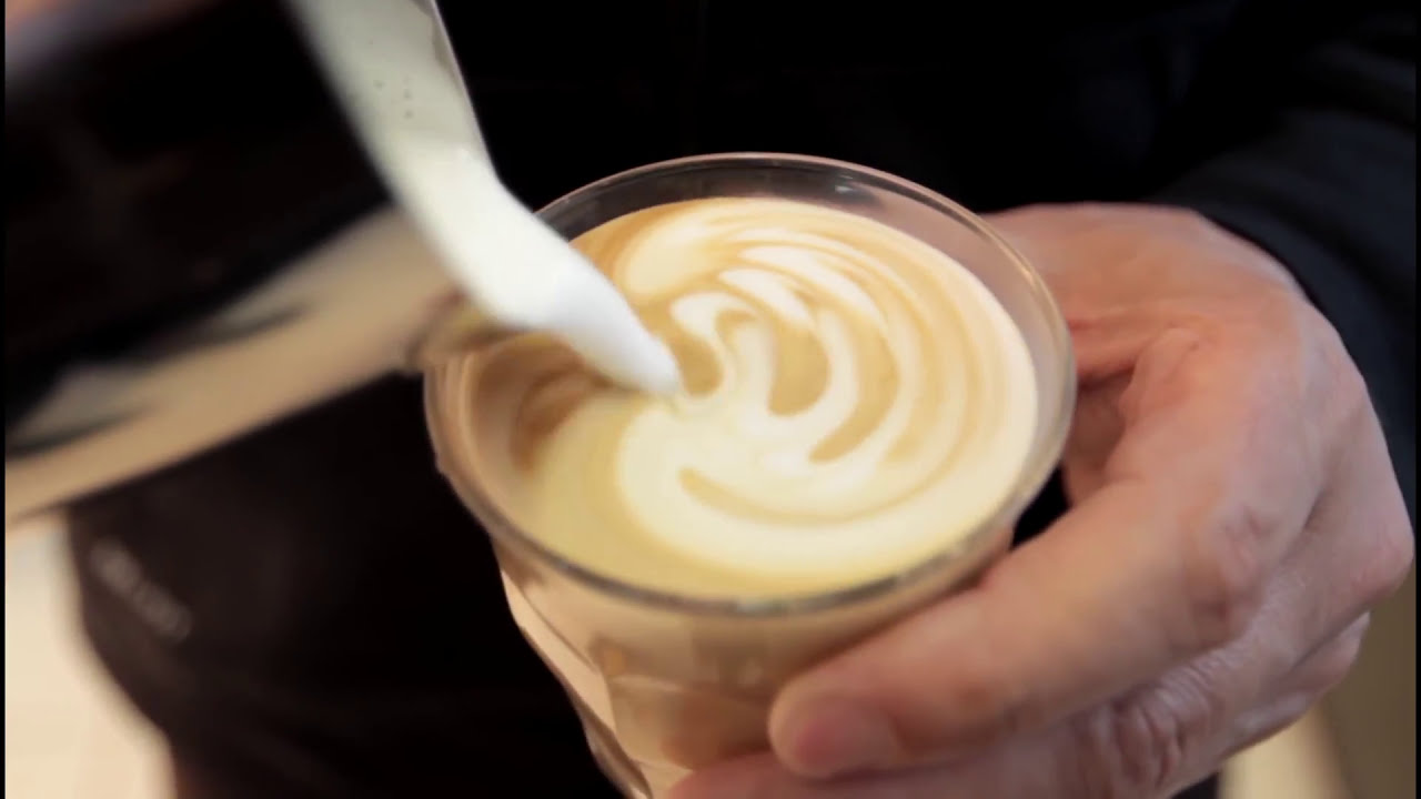 Making a Latte on a Lelit Combi PL60PLUST. Test drive at Complete Cafe ...