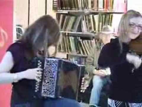 Emily and Hazel Askew Sisters - two tunes - YouTube