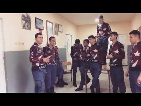 Bahar gelir çiçek açar torun gelir dede kaçar.Basın kendinize..:)