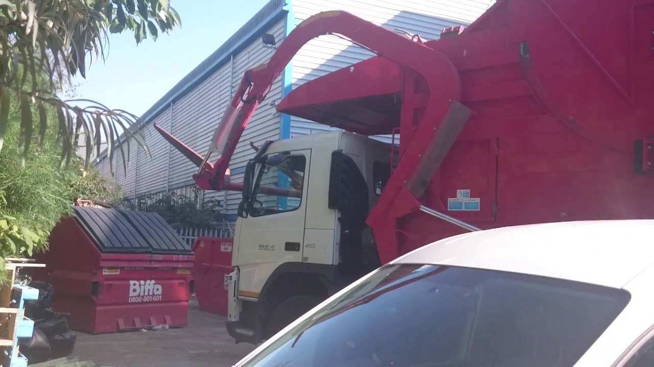 Biffa fel truck - YouTube