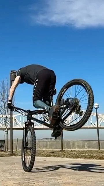 Endo 180 Nose Pivot #mtb #mtbskills #mtblife - YouTube