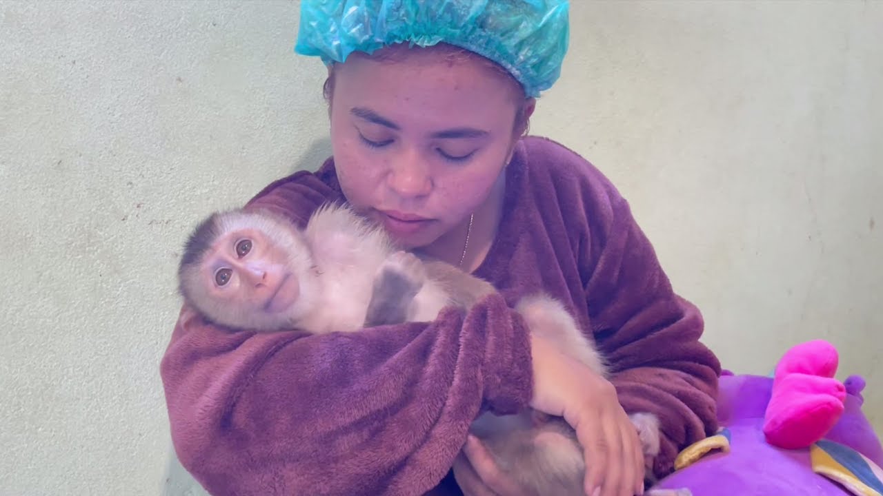 Obedient Baby Warmly When Mom Hug Cuddle In Chest - YouTube