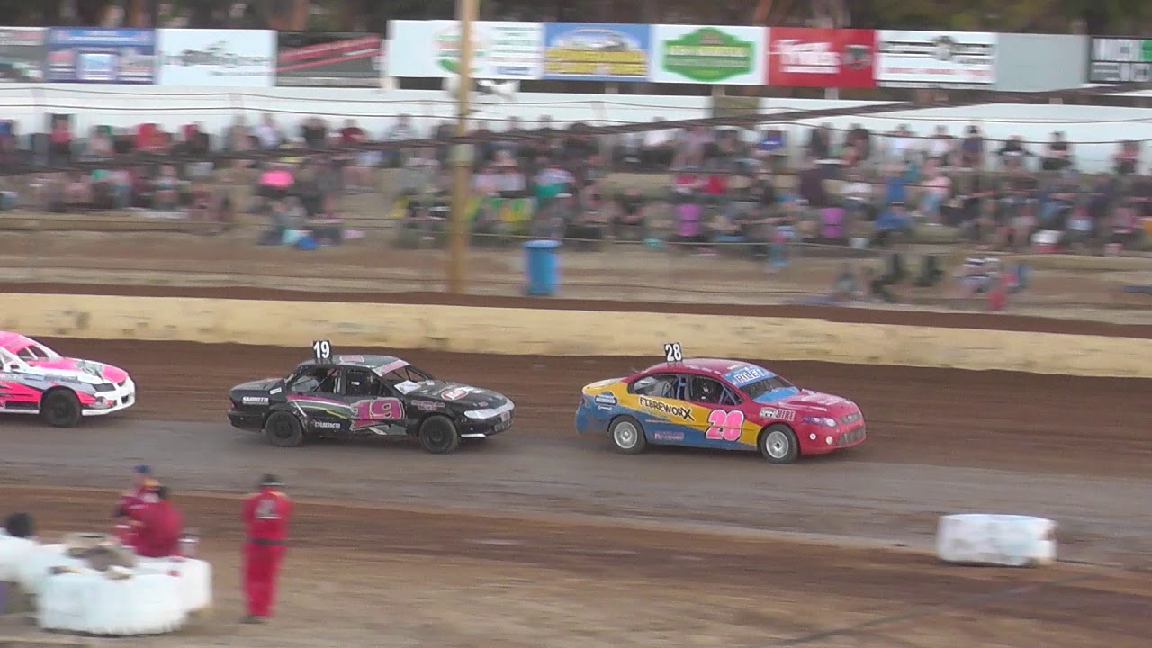 Carrick Speedway 26/12/19 // Street Stocks Heat 8 - YouTube