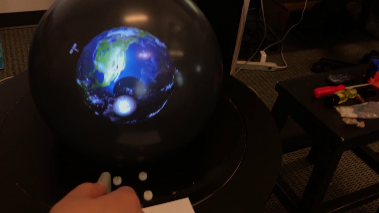 Spherical Fish Tank VR earth-moon demo - YouTube