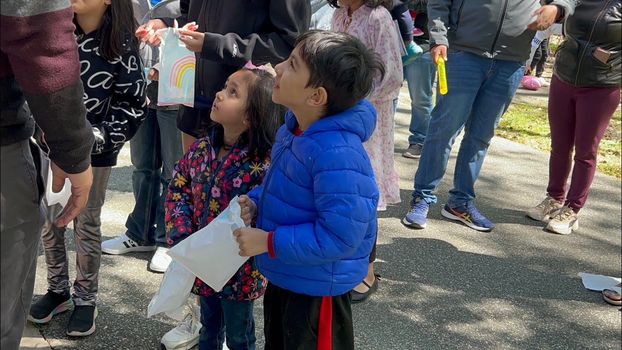 Kids enjoyed playing Pinata game - YouTube