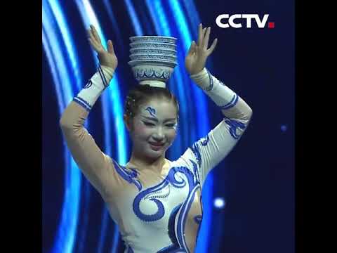 Acrobatic performance blue and white china | CCTV English