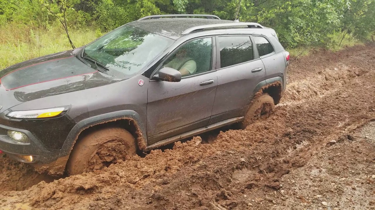 Cherokee Trailhawk Mud Flinging - Crossbar Ranch, Okla - YouTube