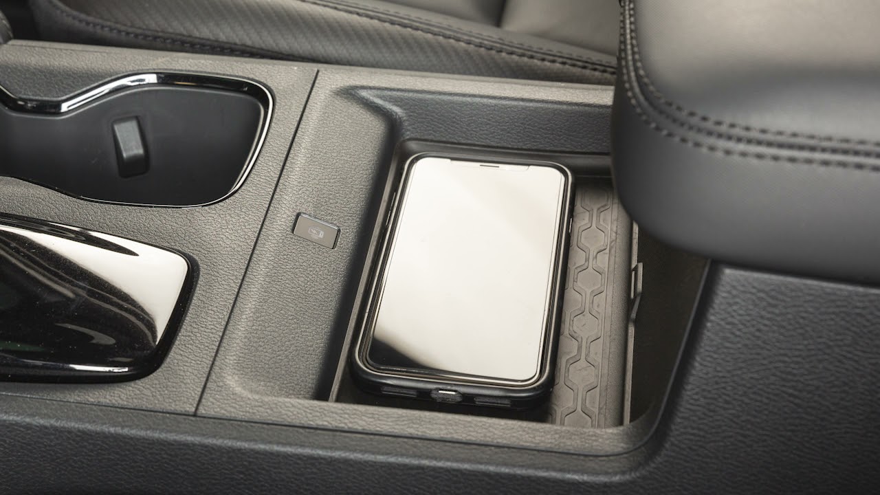 2022 Nissan Frontier - Wireless Charger (if so equipped) - YouTube