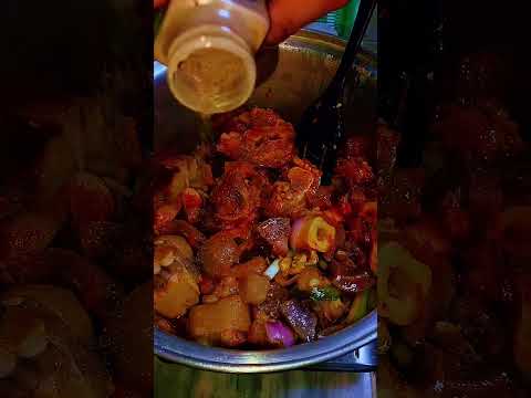 Balbacua (beef feet and skin) - YouTube