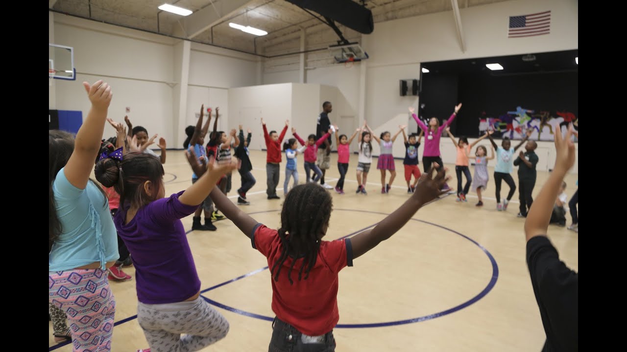 Florida Co-op Goes Above and Beyond in Its Community - YouTube