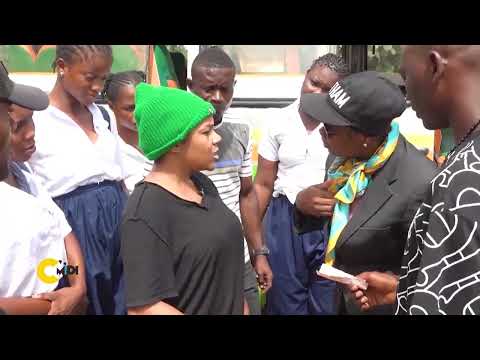 Sacrée Nadiya Sabeh , elle nous a servi de la bonne humeur durant l'année 2022 #RTI1 #Cmidi