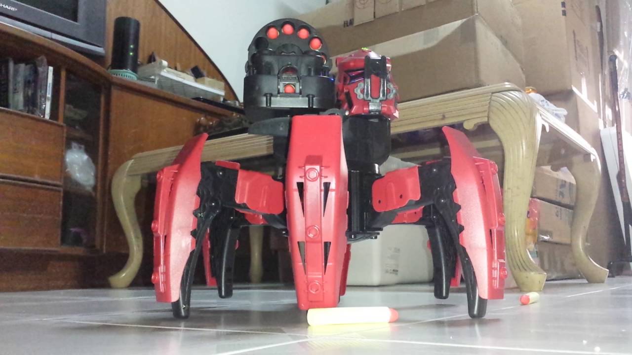 Combat Creatures Attacknid Stryder shooting darts - YouTube