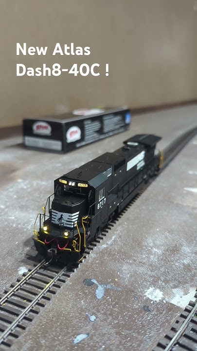 A review of the new Atlas Dash8-40C in 60 seconds! #atlasmodeltrsins # ...