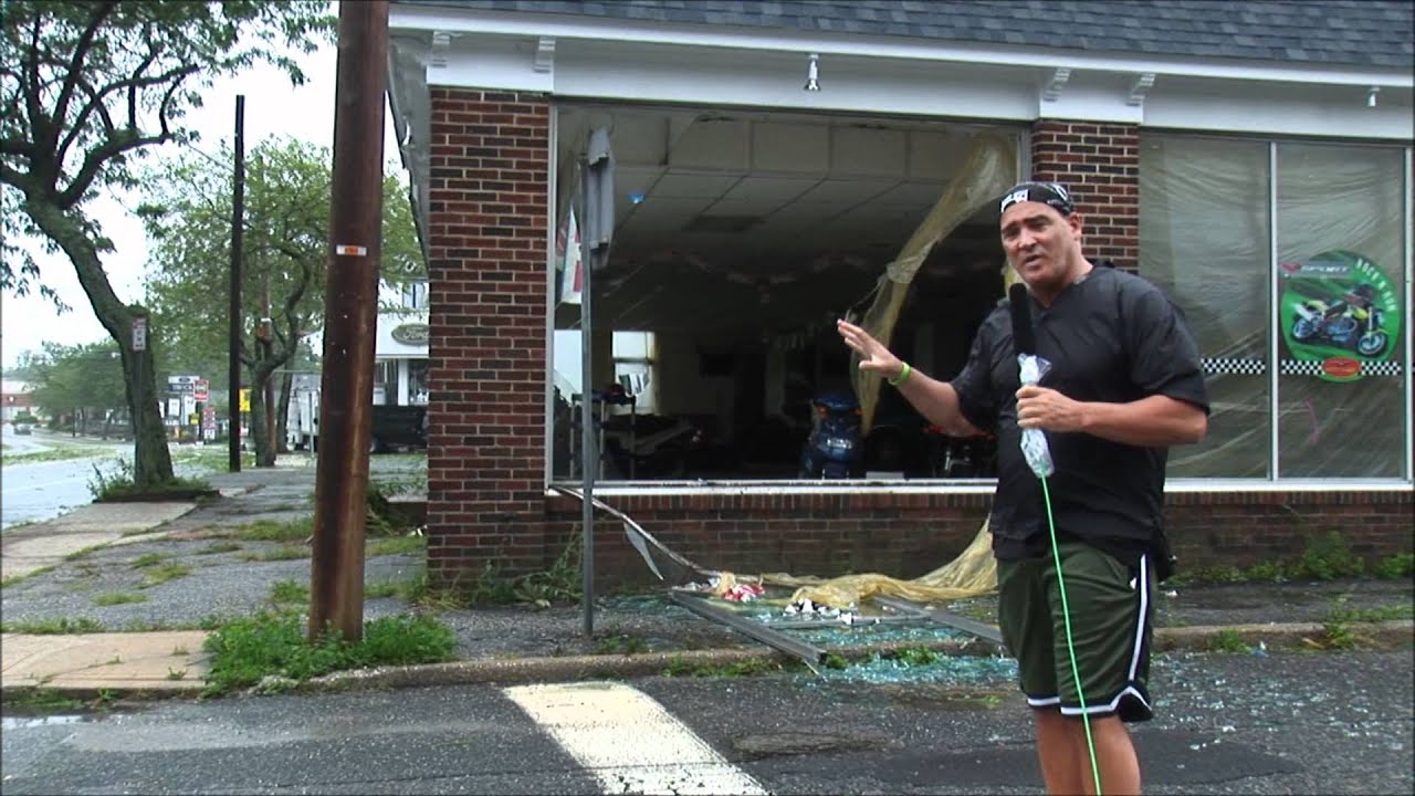 Hurricane Irene on the streets with Professor Bo O'Connell (Raw Media ...